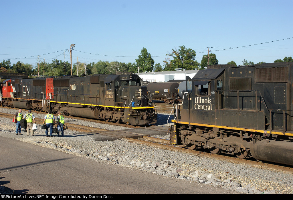 IC 1010 and IC 1004 with crew changes going on